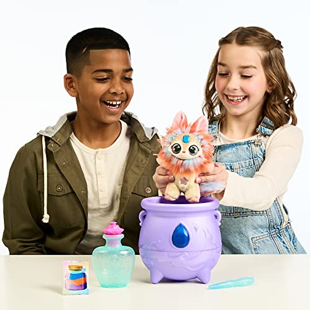 Magic Mixies Color Surprise Magic Cauldron. Reveal a Mixie Plushie from The Fizzing Cauldron and Discover 6 Magical Color Change Surprises - Styles May Vary - Non-Electronic
