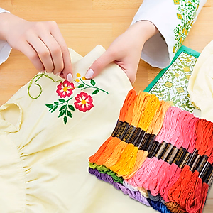 VICOVI Embroidery Thread Kit Including 150 Skeins Embroidery Floss 30 Skeins White & Black Thread 800 Beads 52Pcs Cross Stitch Tools for Friendship Bracelet String DIY