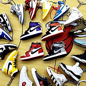 Mini Sneaker Keychain, Unisex Sports Shoe Key Chain, Cool Keychain for Gifts (5)