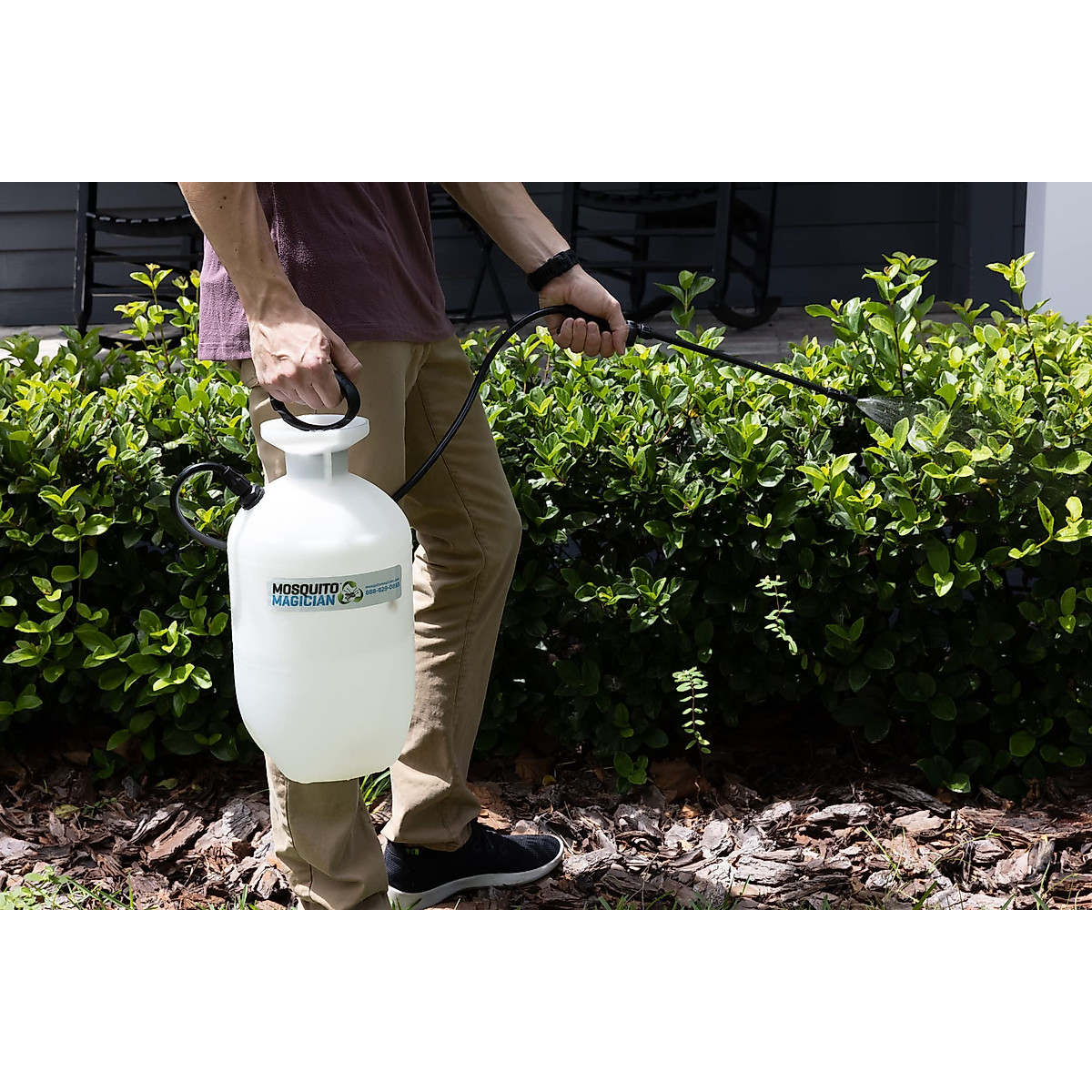 Mosquito Magician 1 Gallon Liquid Concentrate with a 2 Gallon Pump Up Sprayer - User-Friendly - Ideal for Yards, Lawns, Patios - Kills Mosquitoes, Fleas, Fire Ants - Includes 6 Natural Essential Oils