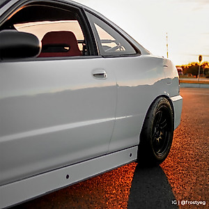 VViViD White High Gloss Realistic Paint-Like Microfinish Vinyl Wrap Roll with VViViD XPO Air Release Technology (1ft x 5ft)