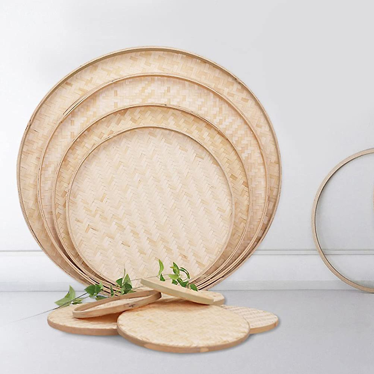 Healifty 4 Pcs Handwoven Flat Wicker Round Fruit Basket Woven Food Storage Weaved Shallow Tray Organiser Vegetable Fruit Bowl Kids DIY Drawing Board Wall Basket Decor for Kitchen Table Centerpiece