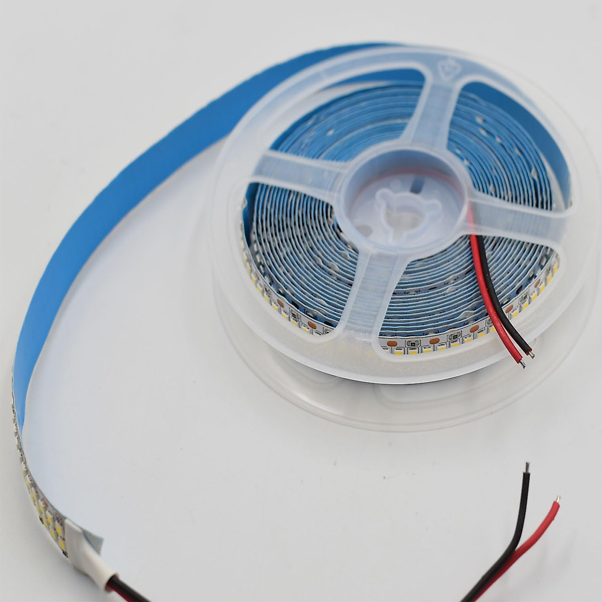 SUYOOULIN LED Strip Lights, 16.4ft Dimmable DC 12V SMD 2835 2400 LEDs 52000LM Super Bright Flexible LED Ribbon Strip, Non-Waterproof IP21 for Home, Party Decoration(Daylight White 6500K)