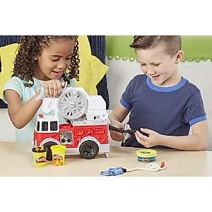 Play-Doh Wheels Firetruck Toy with 5 Non-Toxic Colors Including Play-Doh Water Compound (Amazon Exclusive)