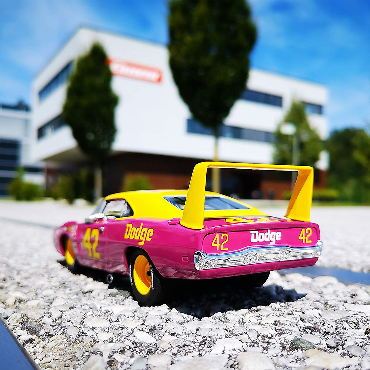 Carrera 27638 Dodge Charger Daytona No. 42 1:32 Scale Analog Slot Car Racing Vehicle for Carrera Evolution Slot Car Race Tracks