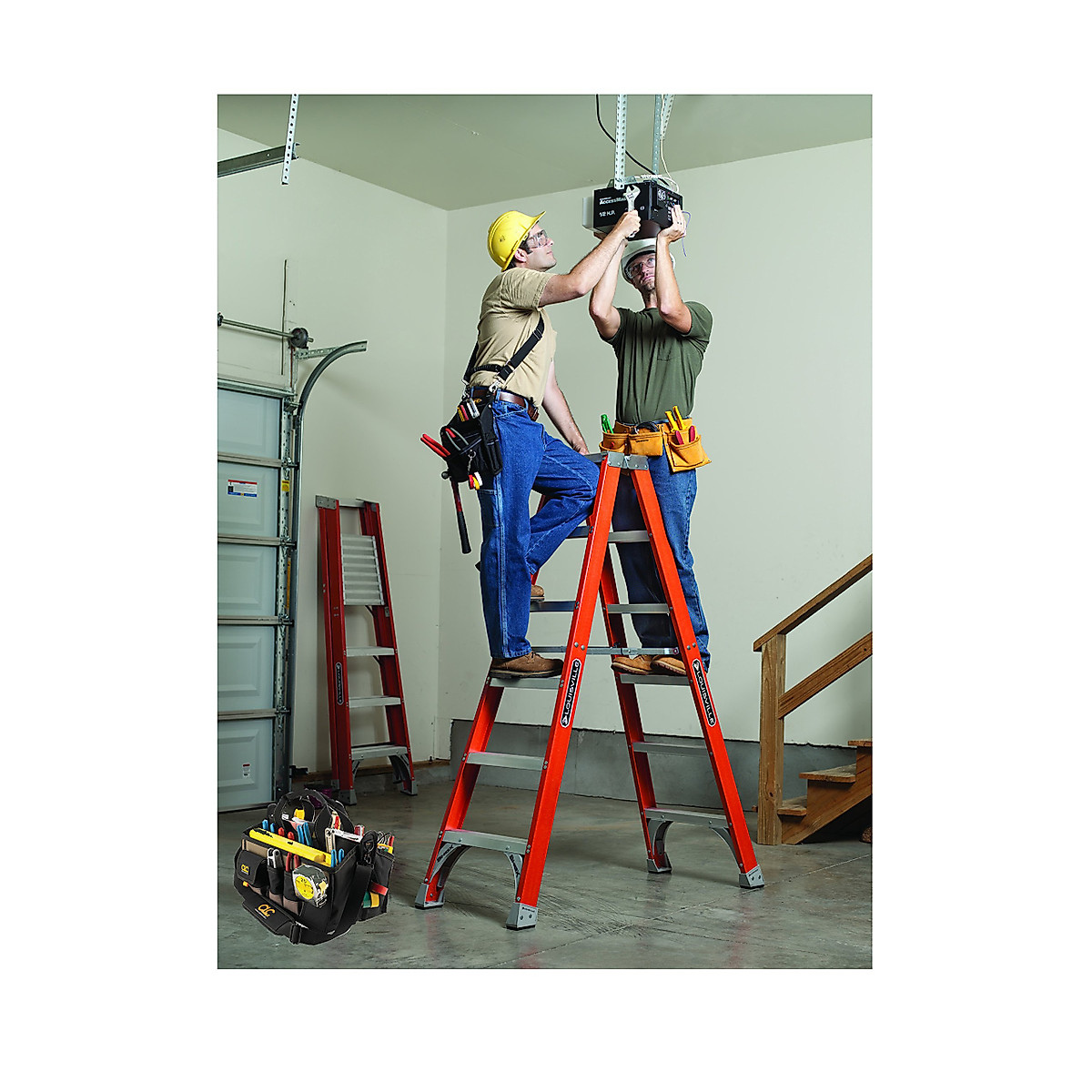 CLC Custom LeatherCraft 1529 16 In. Center Tray Tool Bag, 16 Pocket