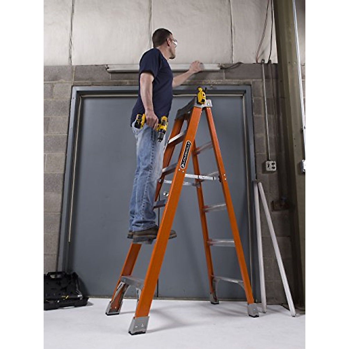 Louisville Ladder FS1504 4' Fiberglass Step Ladder, 4 feet, Orange