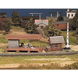Bachmann Trains - PLASTICVILLE U.S.A. BUILDINGS – CLASSIC KITS - LOADING PLATFORM & CROSSING SHANTY - O Scale