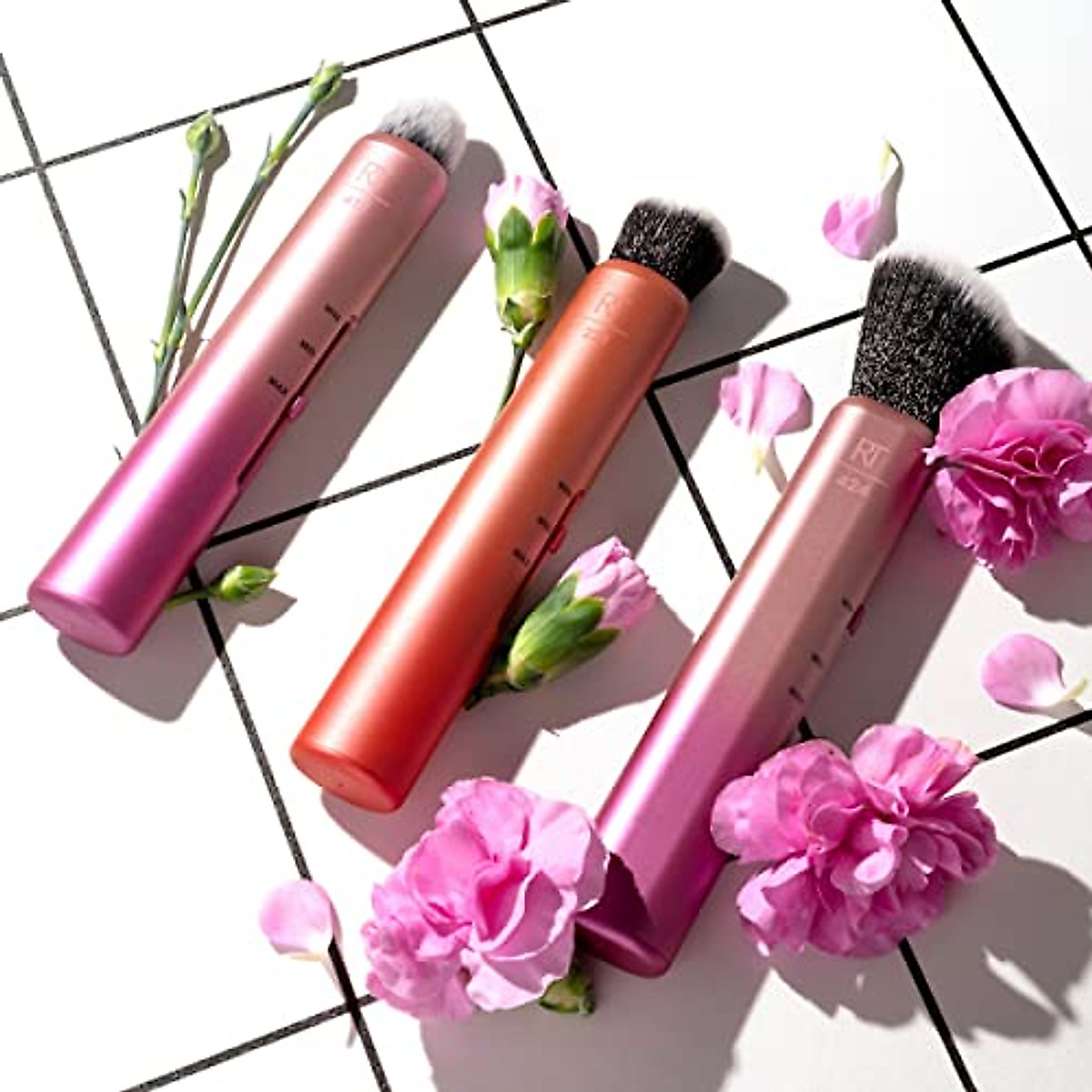 Real Techniques Custom Contour 3-in-1 Brush, Custom Slide For Bronzer & Contour Makeup, 3 Settings For Sheer, Medium, or Focused Application, Travel-Sized Kabuki, Cruelty-Free, 1 Count