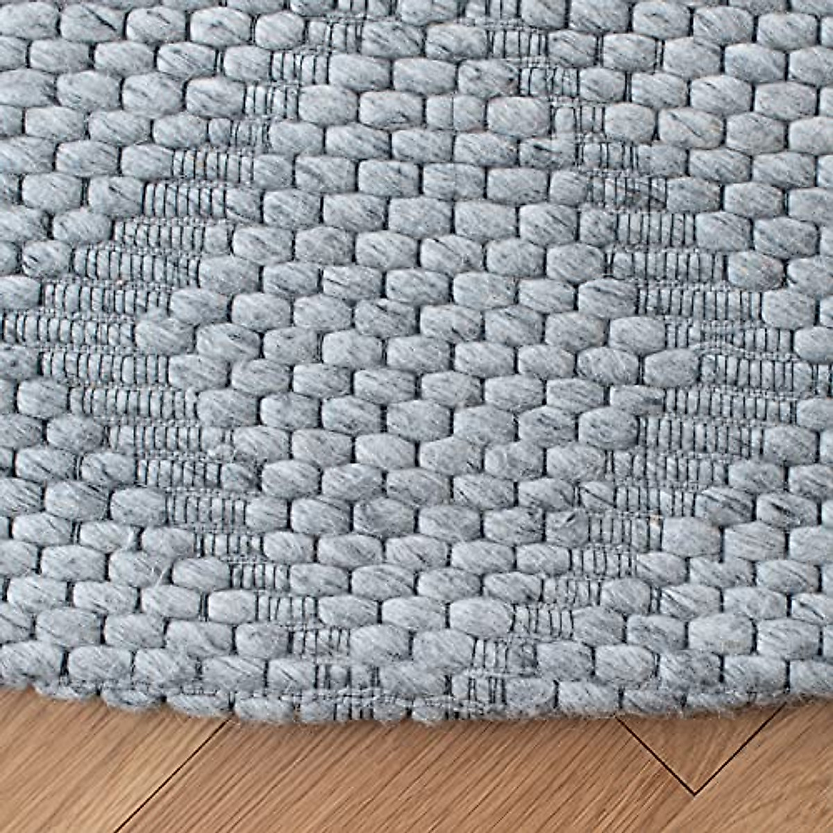 SAFAVIEH Marbella Collection 7' Round Silver/Grey MRB551G Handmade Premium Wool Area Rug