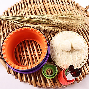 GELIFATLE Sandwich Cutter and Sealer for Kids, 4pcs Bread Sandwich Decruster Pancake Maker DIY Cookie Cutters for Kids Bento - Round Heart Star Mickey Head Shaped