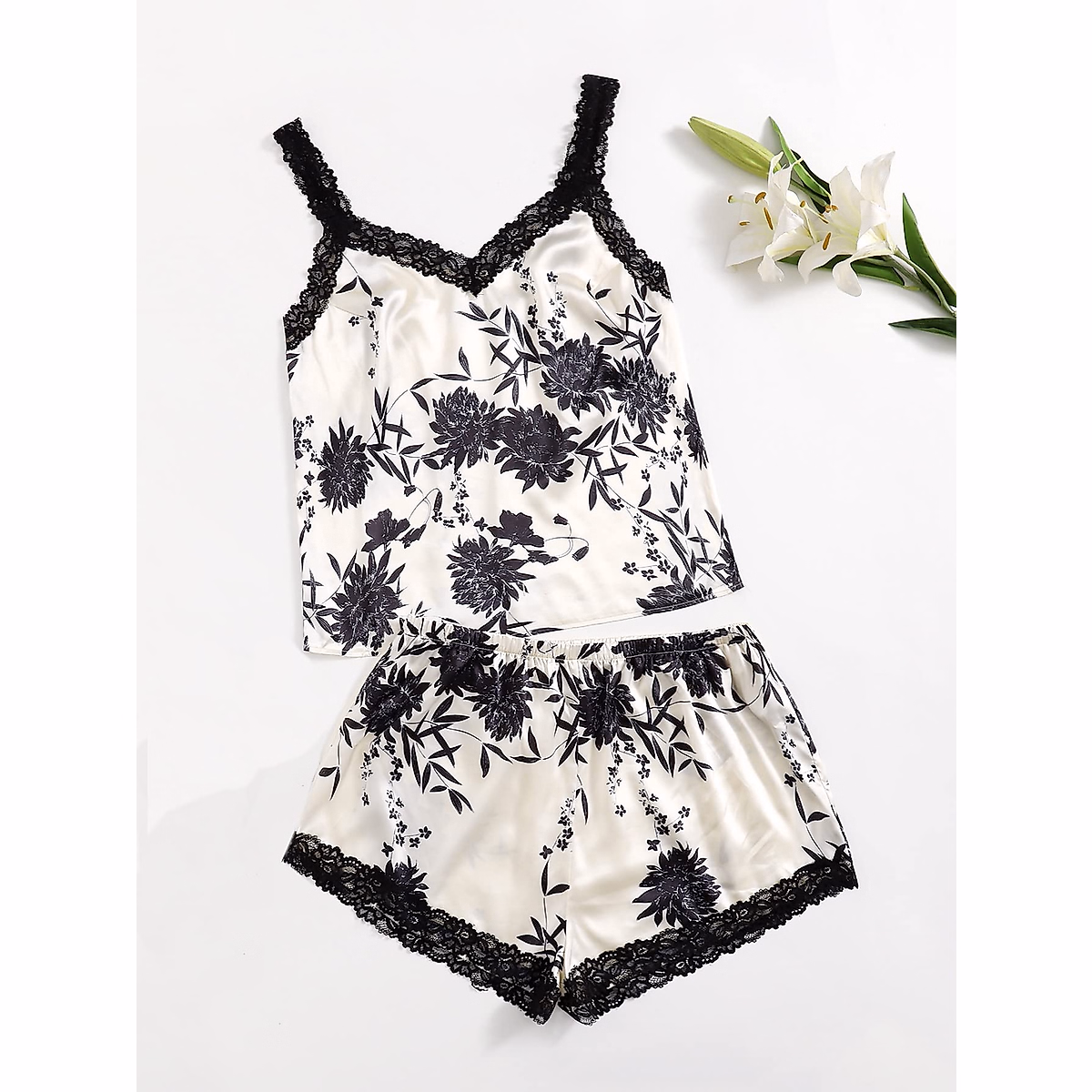 Floerns Women's Plus Size Contrast Lace Camisole and Shorts Pj Set Sleepwear Black and White 4XL