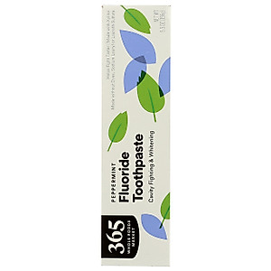 365 by Whole Foods Market, Fluoride Cavity Fighting and Whitening Toothpaste, 5.5 Ounce
