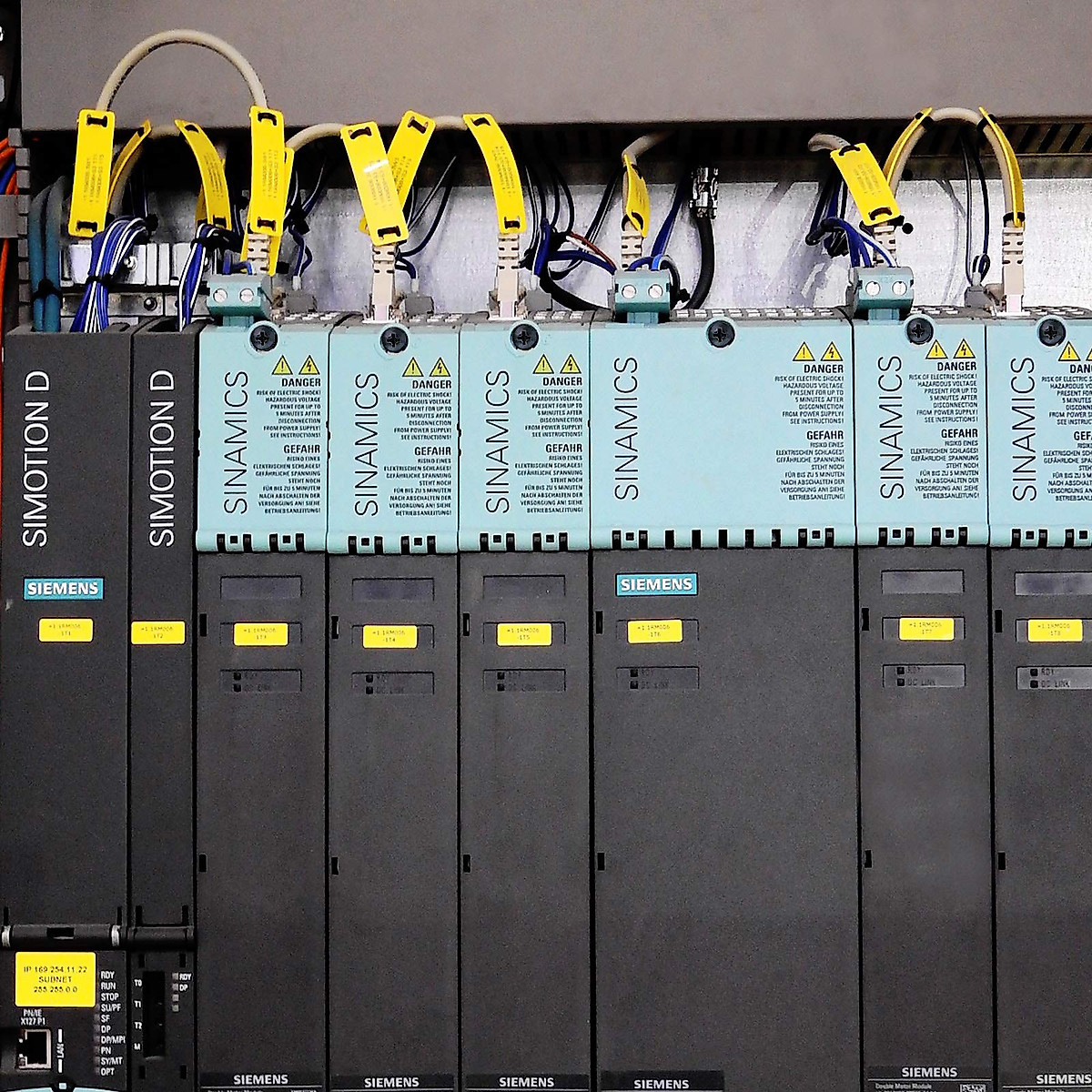 50 Sets Standard Size 10/32 Rack Screws with Washers Black Rack Mount Screws Rack Server Screws and Clip Nuts for Routers Cabinet Installation Enclosure, 3/4 Inch