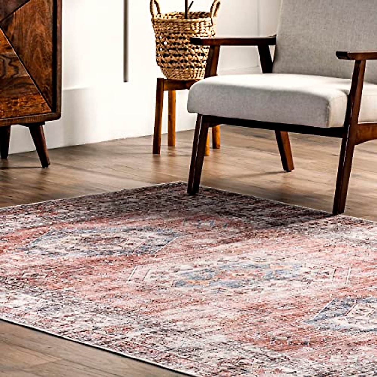 nuLOOM Desna Machine Washable Faded Vintage Accent Rug, 2' x 3', Peach