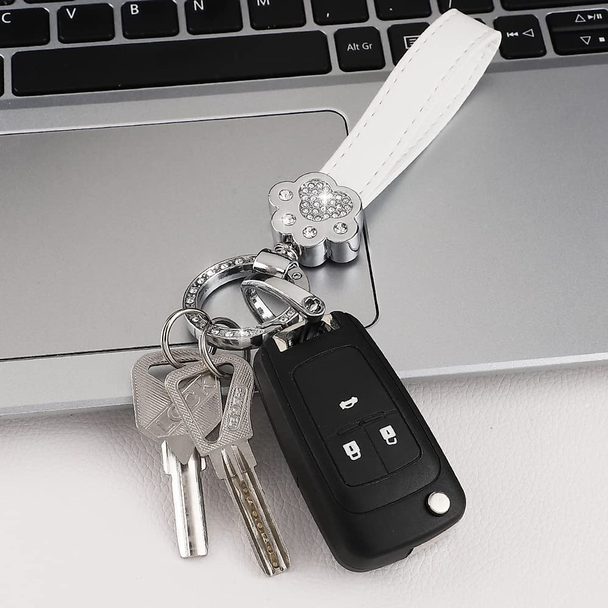 UHONSN Bling Leather Car Keychain Cute Cat Paw Keychains for Women Girl Anti-Lost Car Key Fob Key Chain Holder for Men Sparkly Rhinestones Zinc Alloy Keyrings White