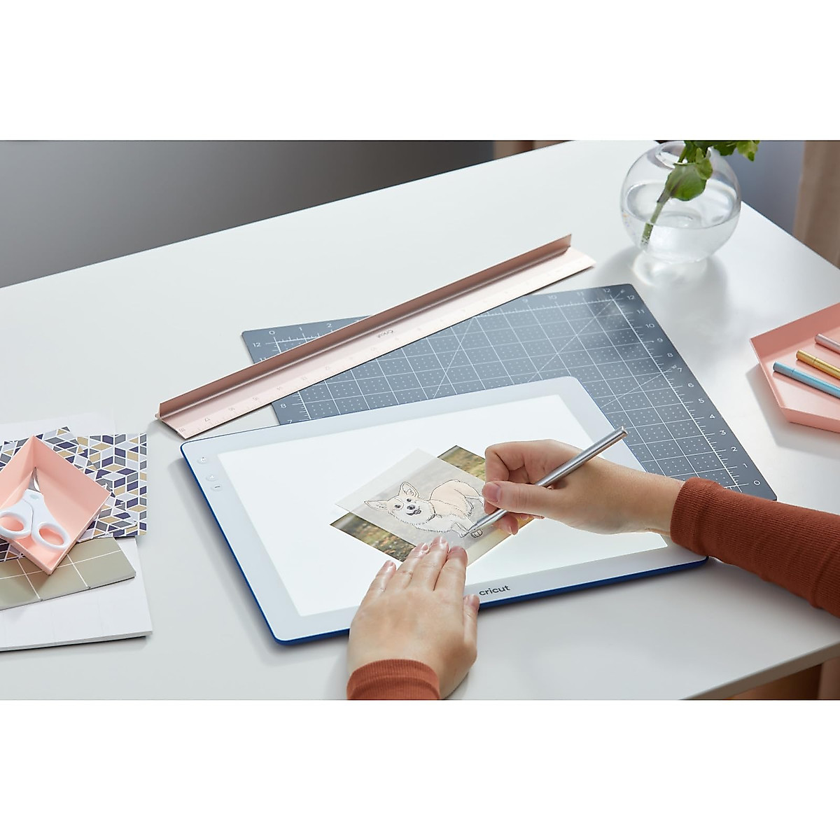 Cricut BrightPad Go (29.2 cm x 22.8 cm), Flexible LED Light, Five Brightness Settings Up to 4200 Lumens, Cordless and Portable Drawing Light Pad for Tracing, Weeding Vinyl, Sketching, Diamond Painting