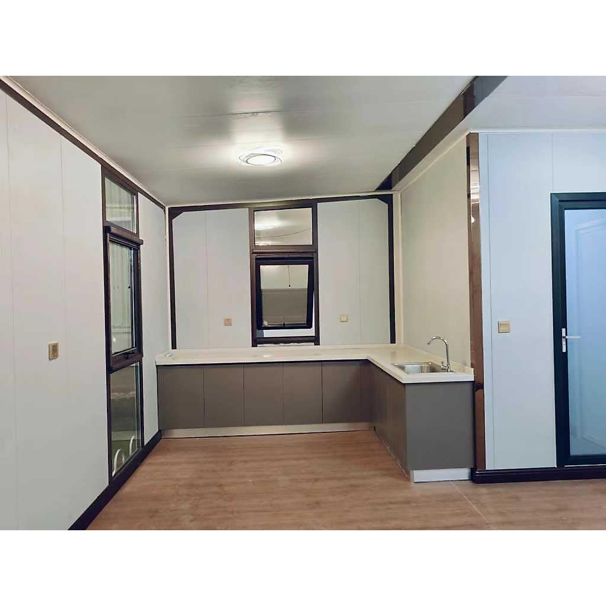 Elegant Prefabricated 30FT House with Spacious Living Area, 3 Bedroom,Fully Equipped Bathroom,Modern Kitchen and Steal Frame Construction- Ideal Mobile Home for Comfortable Living.