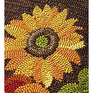 Plow & Hearth Indoor/Outdoor Scarecrow Hooked Polypropylene Accent Rug, Textured Floor Covering, Durable, Easy to Clean, Fade-Resistant, High-Traffic, Pet-Friendly, 24" x 42"