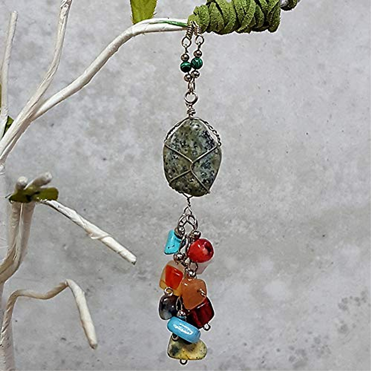 500pcs Natural Chip Stone Beads Multicolor 5mm to 8mm Irregular Gemstone Healing Crystal Loose Rocks Bead Hole Drilled DIY for Bracelet Necklace Earrings Jewelry Making Craft