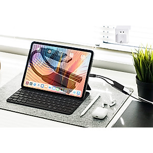 Skybird USB C to 3.5mm Headphone and Charger Adapter,2-in-1 USB C to Aux Audio Jack with PD Fast Charging Dongle Cable Cord for Stereo,Earphones,Compatible with S20/S21 Note20/10,Pixel 4/3 (Black)