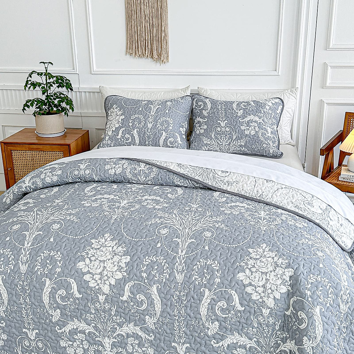 Gray Cotton Quilt Set Queen Size Floral Quilt Set White Flowers Leaves Cotton Reversible 3pc Quilt Bedding Set, Coverlet, Bedspread with 2 Pillow Shams