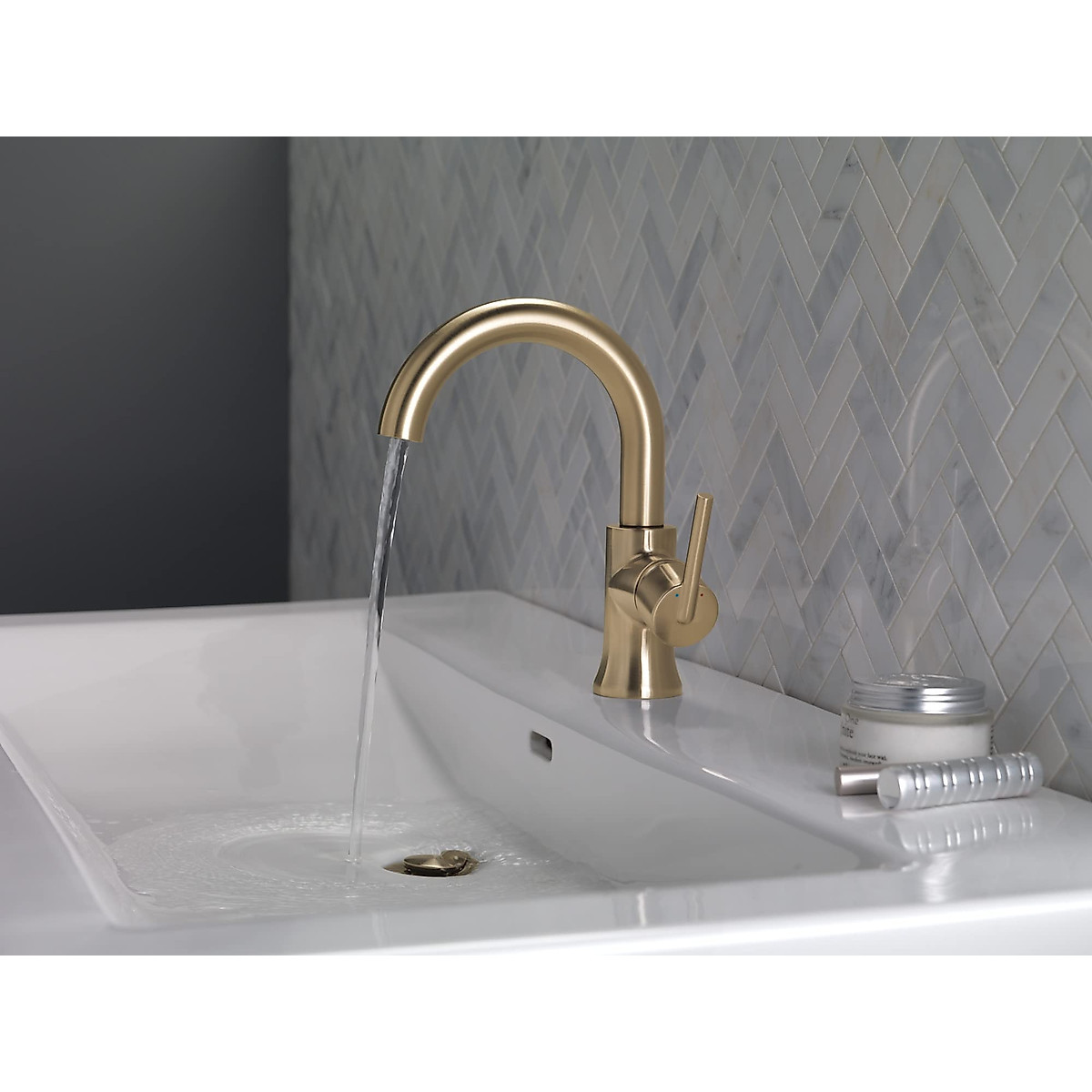 Delta Faucet Trinsic Single Hole Bathroom Faucet, Gold Bathroom Sink Faucet, Single Handle Bathroom Faucet, Diamond Seal Technology, Drain Assembly, Champagne Bronze 559HAR-CZ-DST