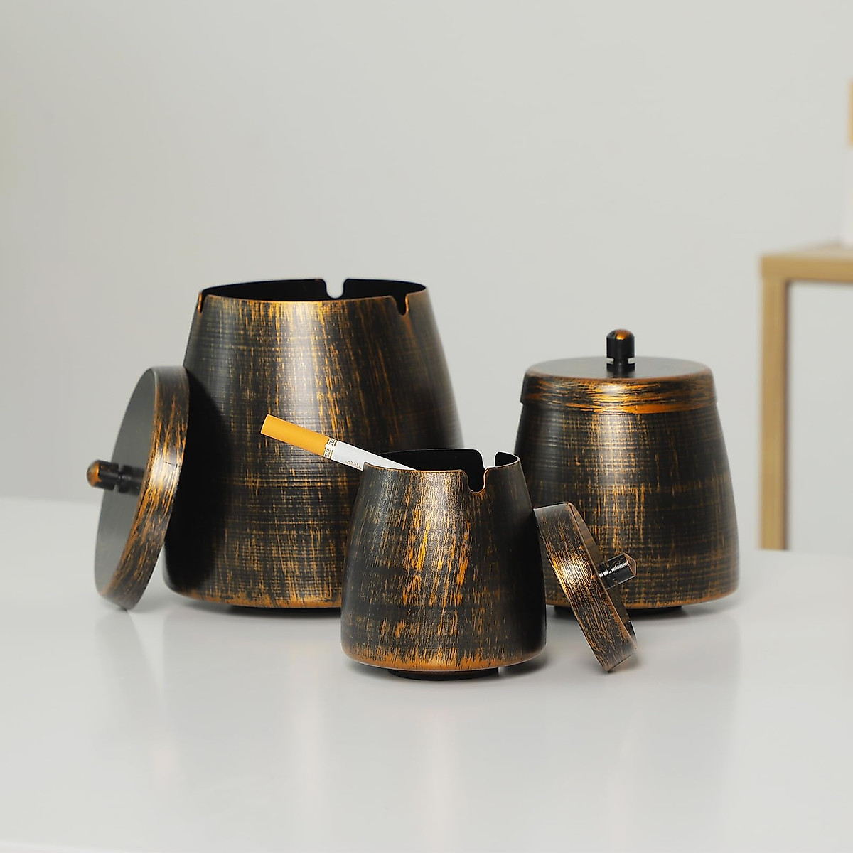 Ashtray with Lid for Cigarette, Iron Smokeless Odorless Windproof Ashtrays, Ashtray for Weed, Portable Ash Tray for Home Outside Patio Outdoor (Small)