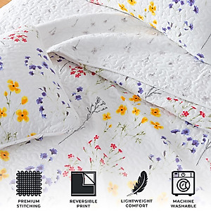 great bay HOME Marianne Collection 3 Piece Quilt Set with Shams. Reversible Floral Bedspread Coverlet. Machine Washable. (Full / Queen, Multi)