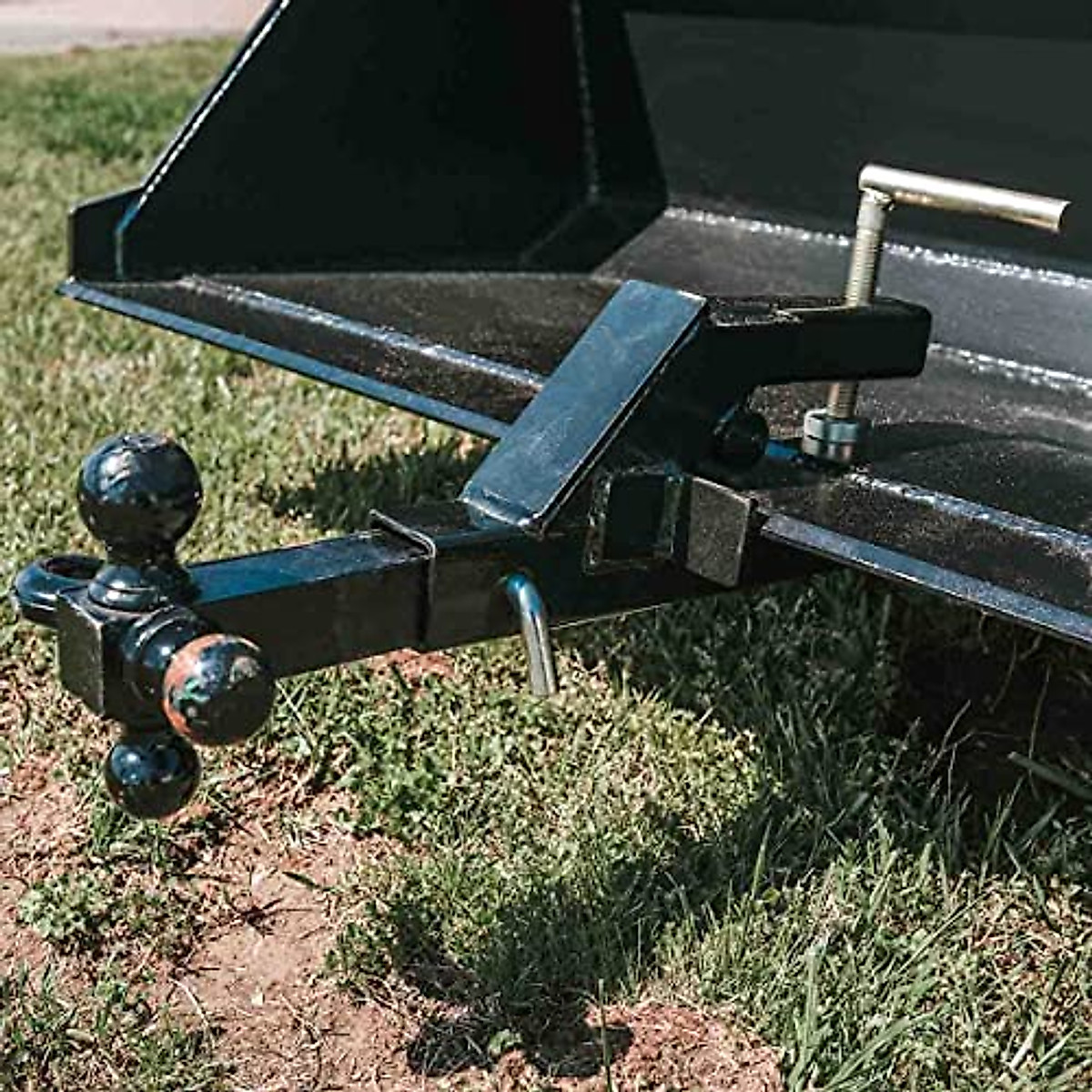 Clamp On Bucket Hitch for Moving Trailers with Your Tractor Bucket Anti Twisting