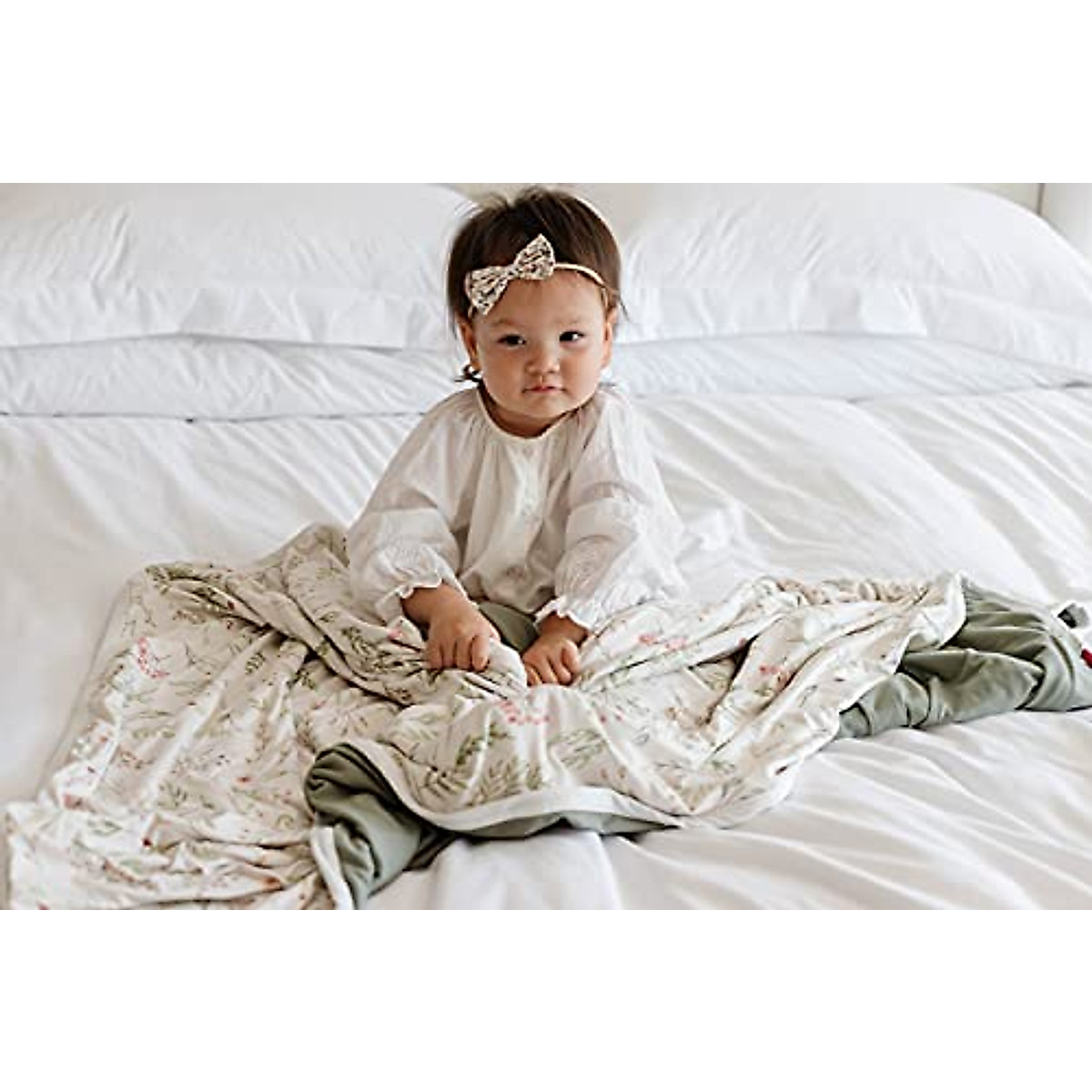 Pobi Baby Premium Baby Blanket, Soft Stretchy Quilt for Babies, Toddlers, Kids (Zephyr Minnie)