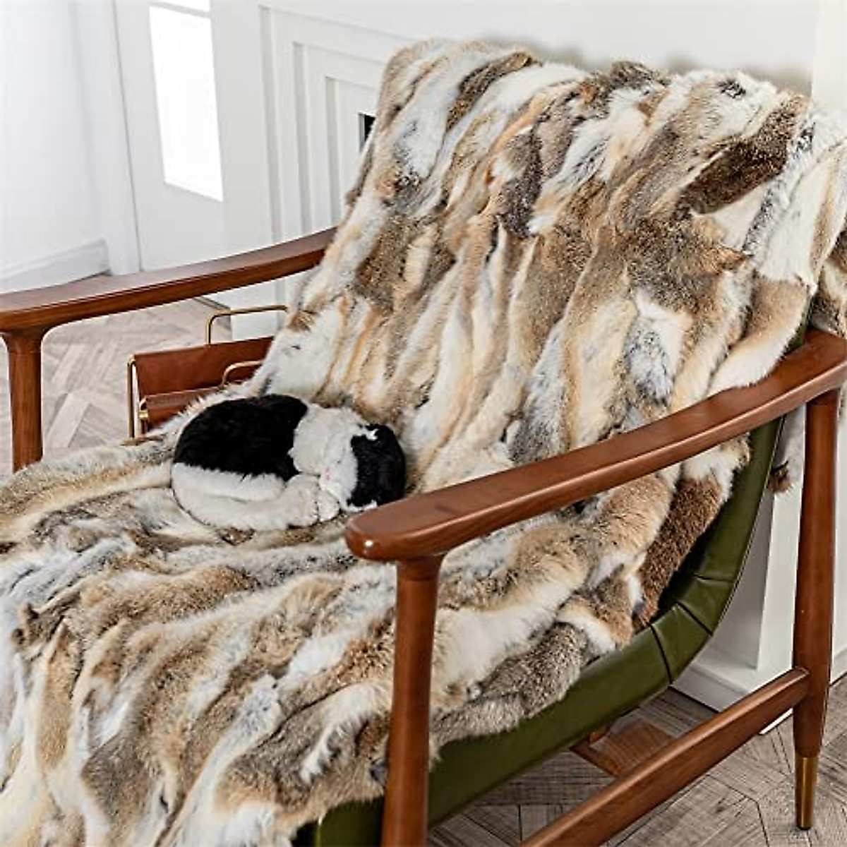 Natural Real Rabbit Fur Throw Blanket Luxury Fluffy Soft Cozy Plush,Thick Warm Blanket for Couch, Sofa and Bed,55.1in x62.9in(Straw Yellow)