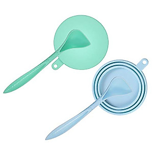 SLSON 2 Pack Pet Food Can Cover Universal Silicone Cat Dog Food Can Lids 1 Fit 3 Standard Size Can Tops with 2 Spoons,Light Blue and Green