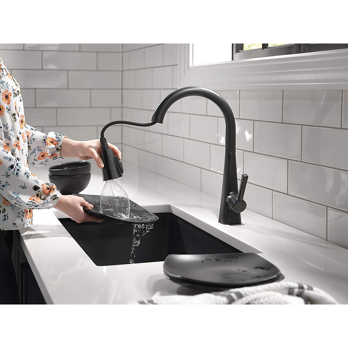 Delta Faucet Lenta Matte Black Kitchen Faucet Black, Kitchen Faucets with Pull Down Sprayer, Kitchen Sink Faucet, Faucet for Kitchen Sink, Magnetic Docking Spray Head, Matte Black 19802Z-BL-DST
