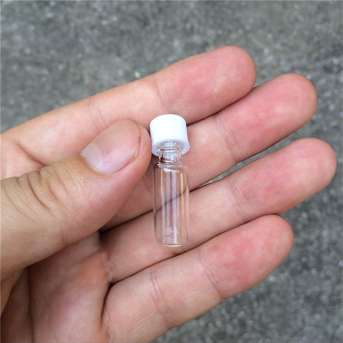 TAI DIAN 100pcs 1ml Mini Glass Bottles Vials White Plastic Cap Empty Tiny Transparent Glass Bottle Jars Screw Cap 10286mm Wholesale (10x28x5mm-plastic Cap)
