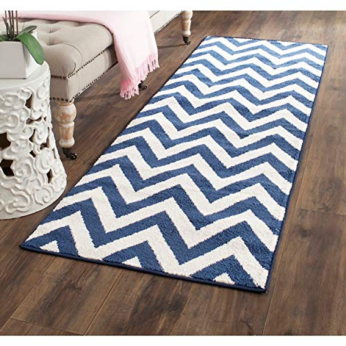 SAFAVIEH Amherst Collection 2'3" x 9' Navy / Beige AMT419P Chevron Non-Shedding Living Room Entryway Foyer Hallway Bedroom Runner Rug