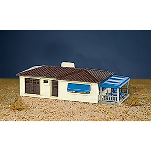 Bachmann Industries Plasticville U.S.A. Kit - Ranch House (HO Scale), Cream & Brown