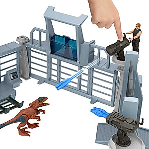 Mattel Jurassic World Dominion Outpost Chaos Playset with 1 Dinosaur & 1 Human Action Figure, 2 Blasters & More, 4ft Long, Breakaway Parts