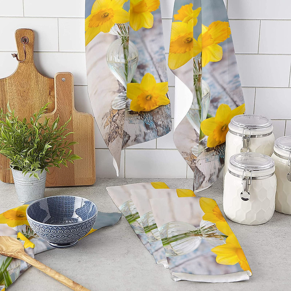 Kitchen Dish Towel Set of 2, Daffodil Flower Wood Table Hand Towels, Ultra Soft Absorbent Drying Cloth Tea Towels for Kitchen, Bathroom, Bar, Hotel (18 x 28 inches)