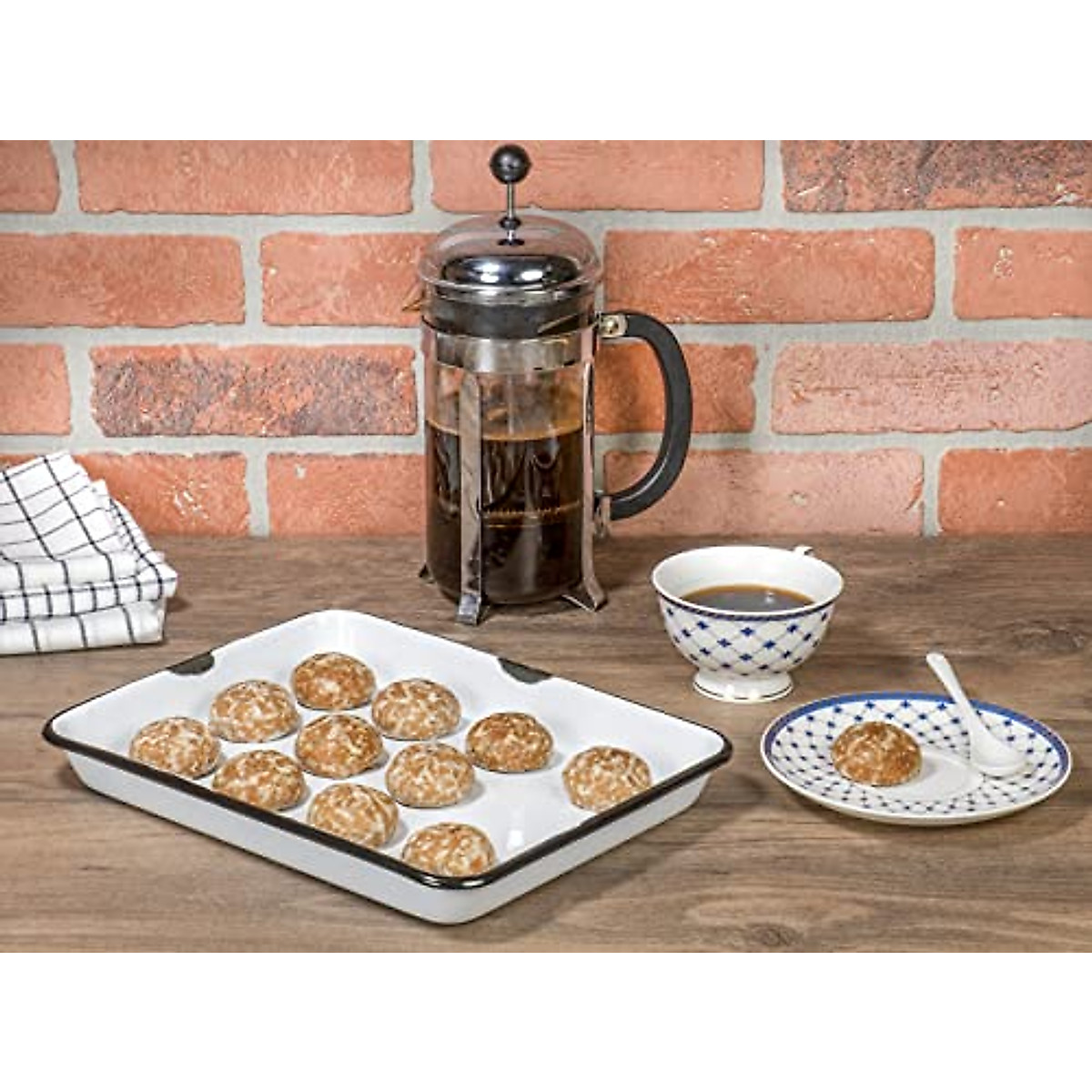 Red Co. 11 x 9 Enamelware Metal Classic 2 Quart Rectangular Serving Tray, Distressed Aqua/Black Rim