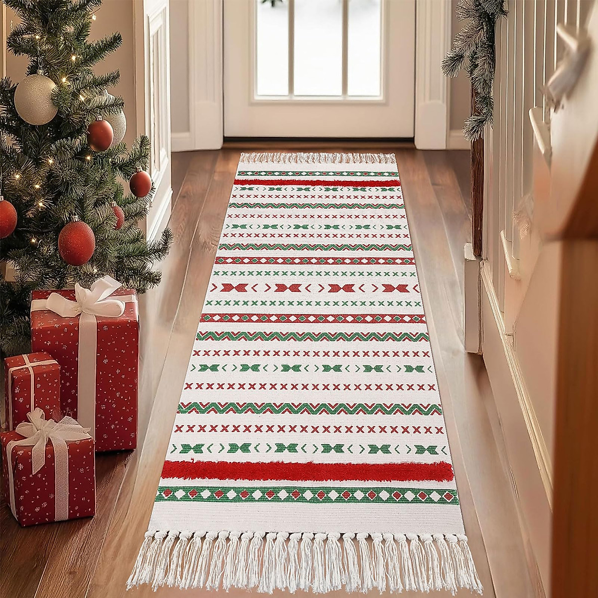 HiiARug Boho Decor Runner Rug 2'x4'4" Tufted Area Rug with Tassels Machine Washable Runner Rugs for Hallway Living Room Front Porch Patio Balcony Bedroom