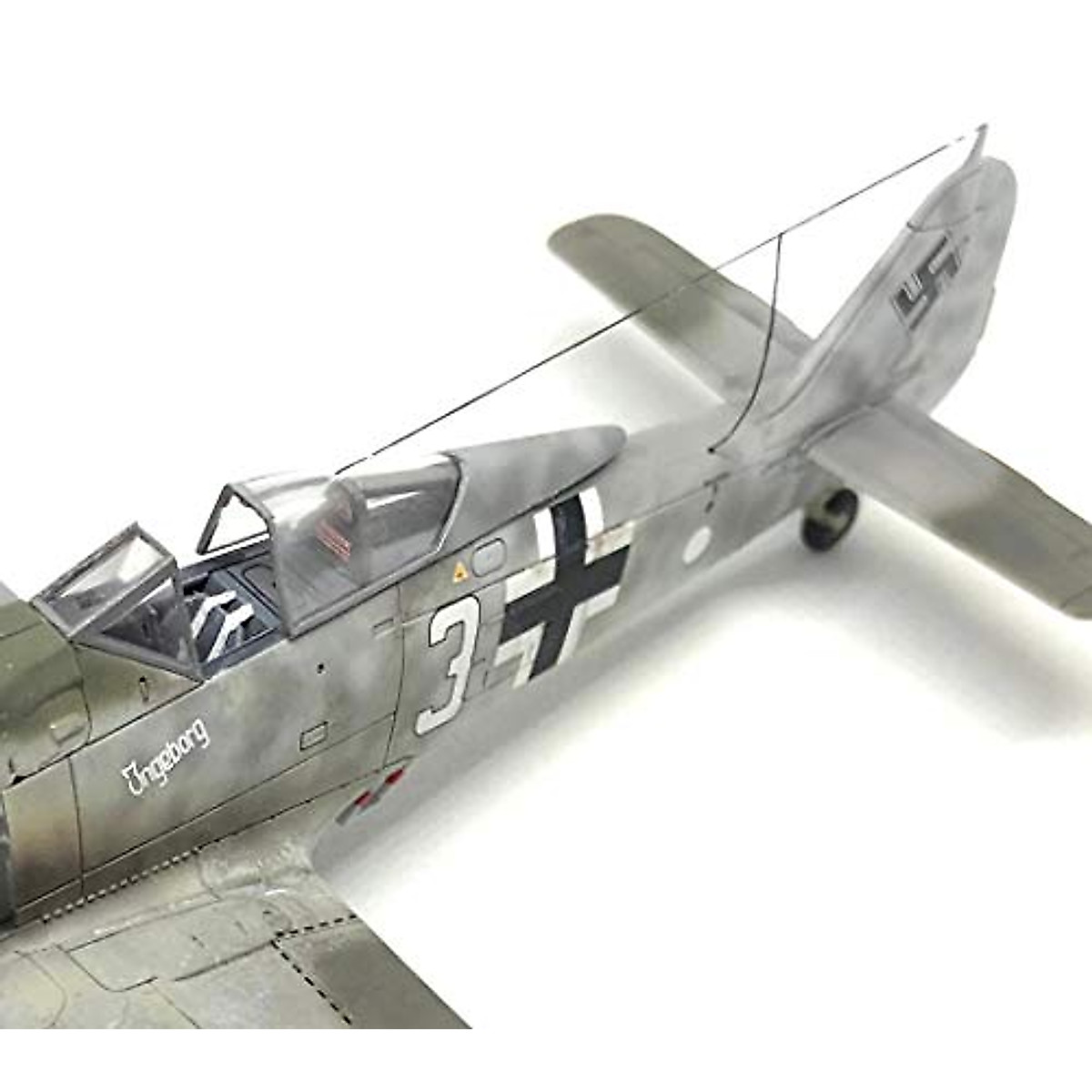 Airfix Focke-Wulf Fw190A-8 1:72 WWII Military Aviation Plastic Model Kit A01020A
