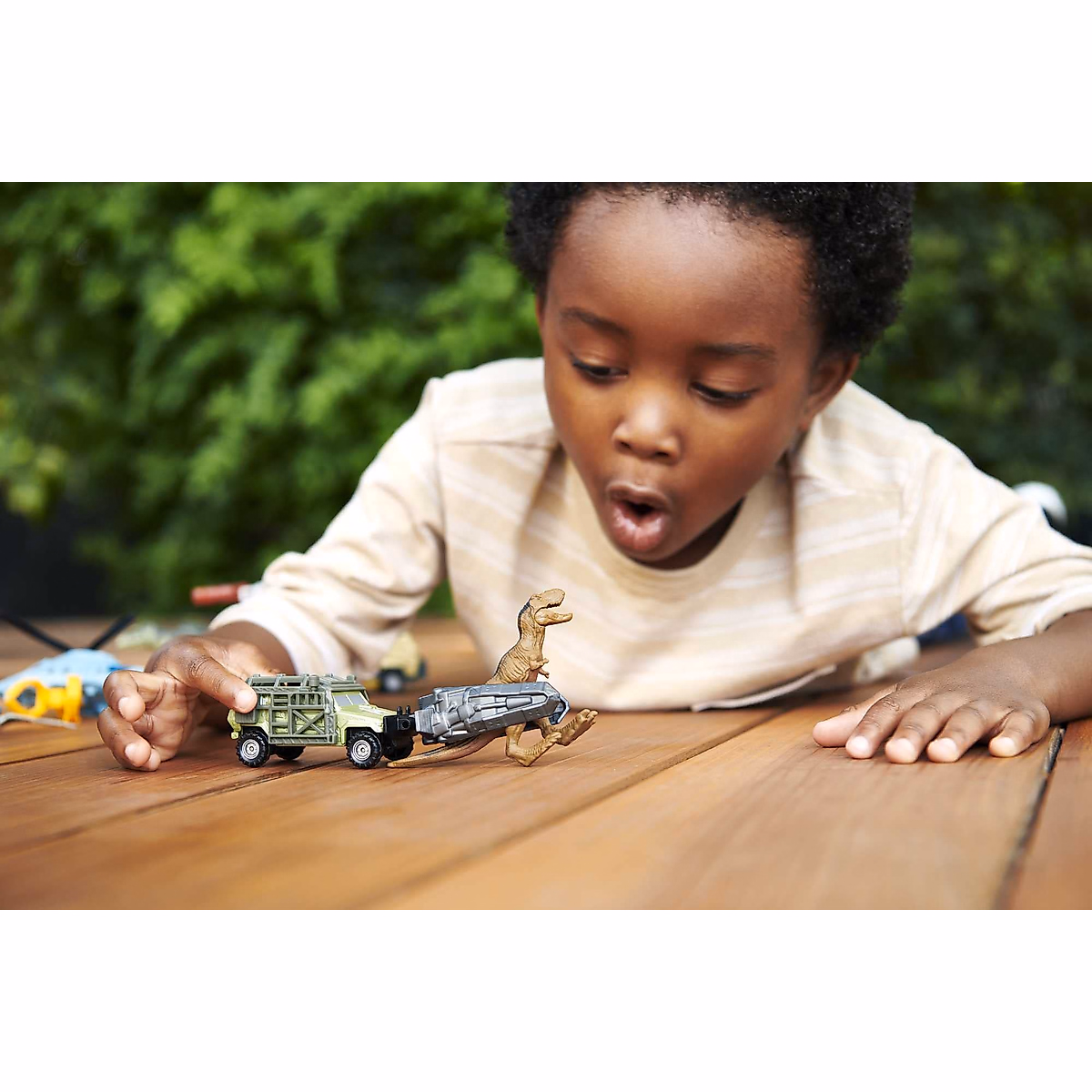 Matchbox Jurassic World Dino Transporters, 1 Vehicle & 1-2 Mini Dinosaurs, Ages 3 Years Old & Up