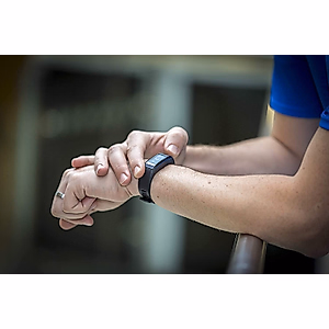 Garmin vívosmart HR Activity Tracker Regular Fit Smart Fitness Band- Black-010-N1955-00 (Renewed)