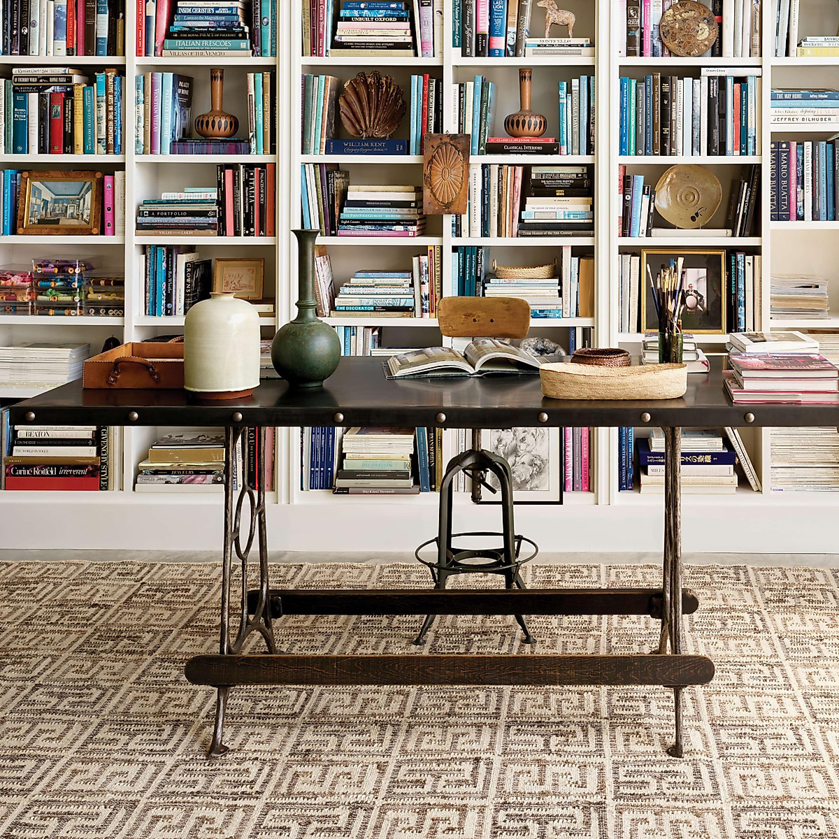 Dash and Albert Auricula Handwoven Jute Rug, 8 X 10 Feet, Black/Neutral Geometric Pattern