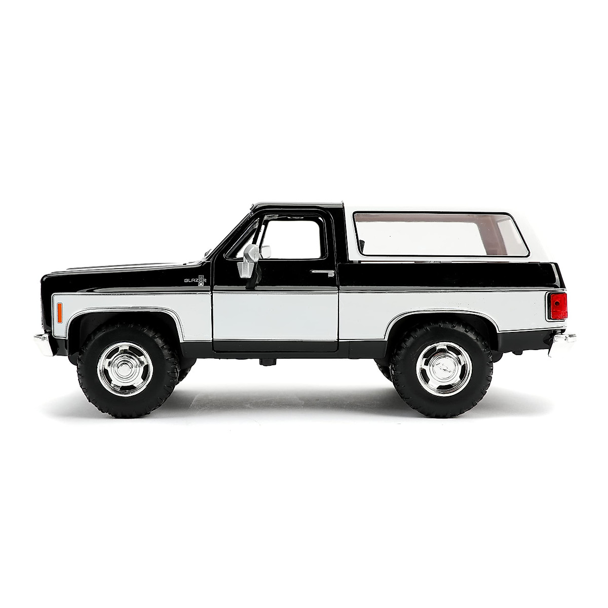 Jada Toys 1980 Chevy Blazer K5 Black/White 1:24 Die - Cast Vehicle