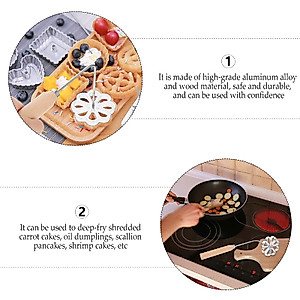 Hemoton Aluminum Waffle Mold, Rosette Timbale Mold, Wooden Handle Frying Mold for Rosette Bunuelos Cookie (Flower Pattern)