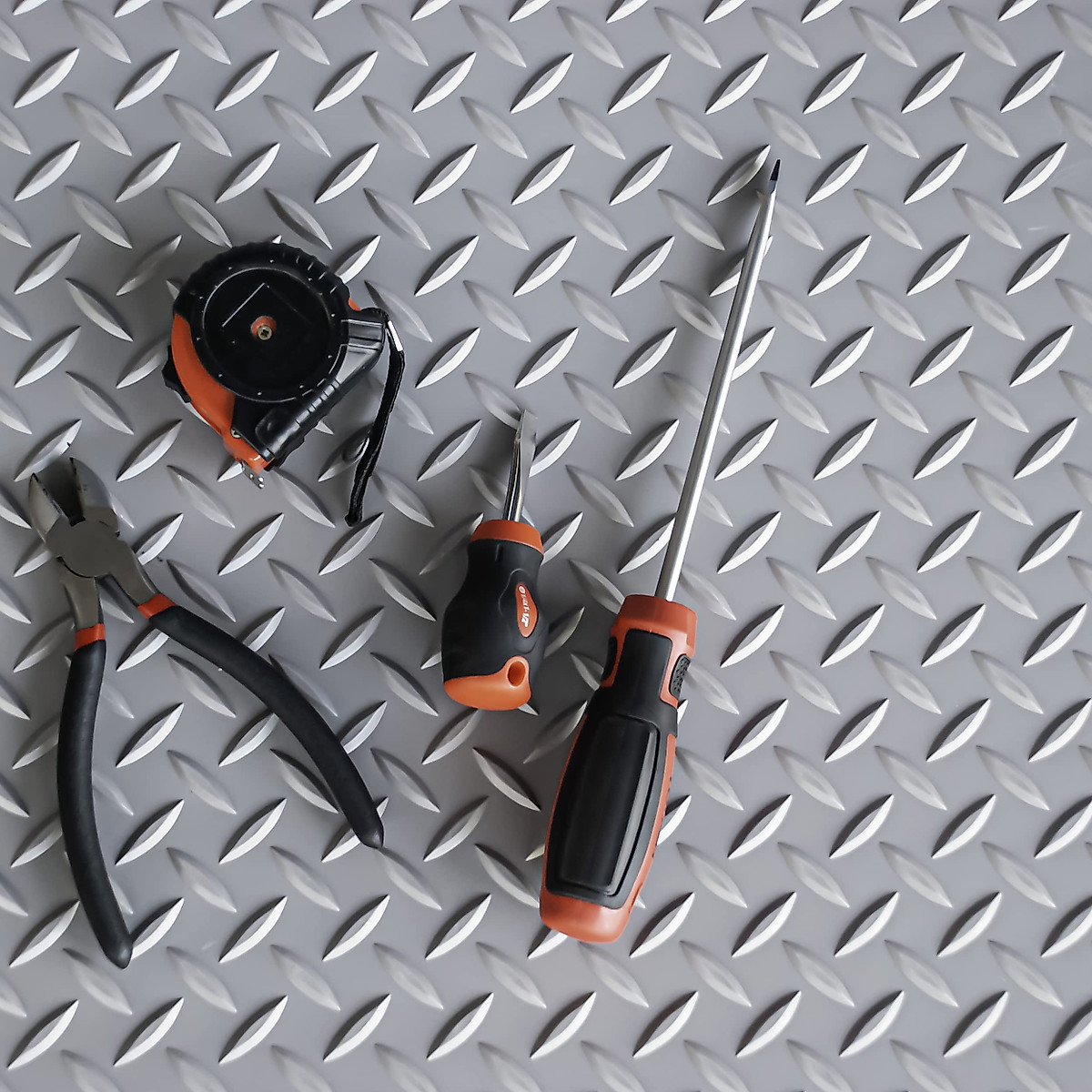 WorkForce Vinyl Diamond Plate Commercial Grade Matting, Heavy Duty Floor Mat for Garages, Industrial Facilities, and High-Traffic Areas, 1/8" x 24" x 8', Gray