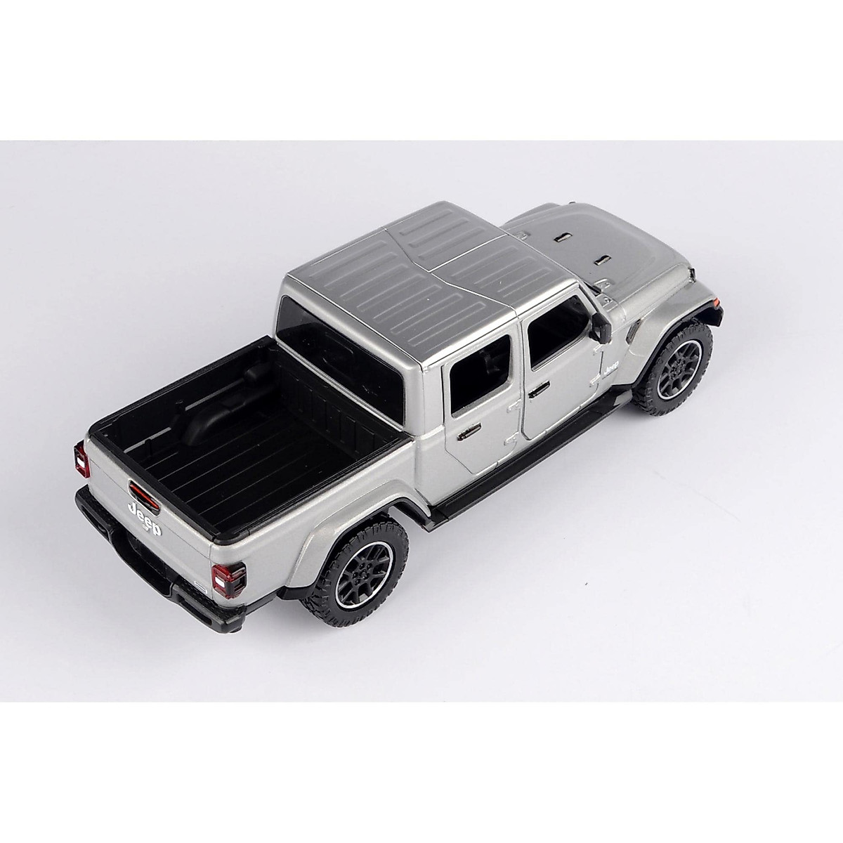 Motormax Toy 2021 Gladiator Overland (Closed Top) Pickup Truck Silver Metallic 124-127 Diecast Model Car by Motormax 79365