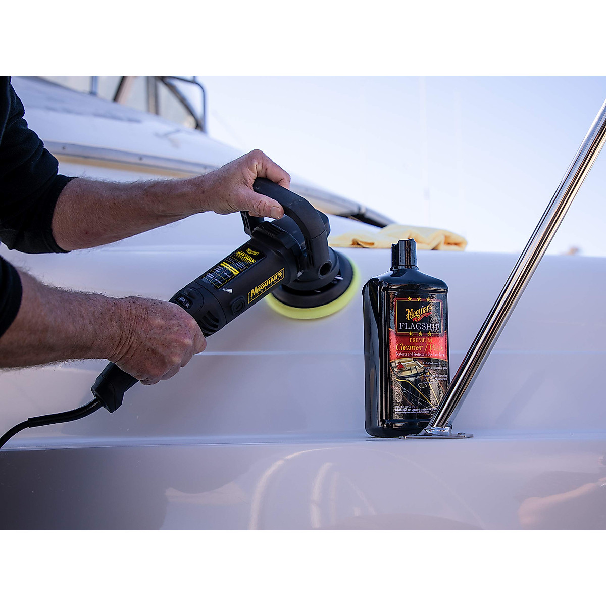 Meguiar's M6132 Flagship Premium Cleaner/Wax - 32 Oz Bottle